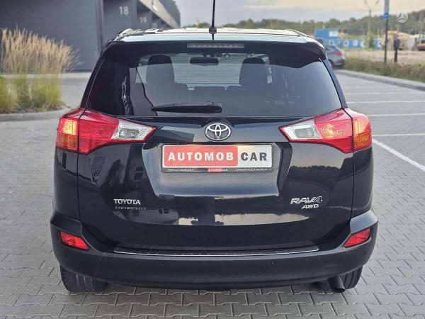 Melns Toyota RAV4 2015 Viļņa, ar dzinēja tilpumu 2.00 L un nobraukumu 171 tūkst. km par 13500 €, foto 5 vietnē AUTOMOTO.COM.LV