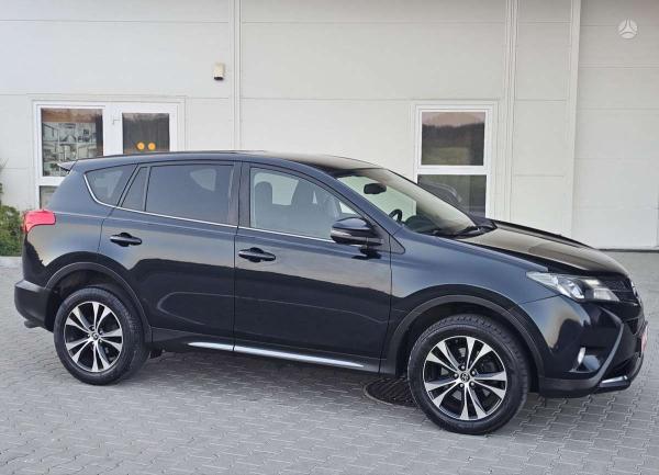 Melns Toyota RAV4 2015 Viļņa, ar dzinēja tilpumu 2.00 L un nobraukumu 171 tūkst. km par 13500 €, foto 7 vietnē AUTOMOTO.COM.LV