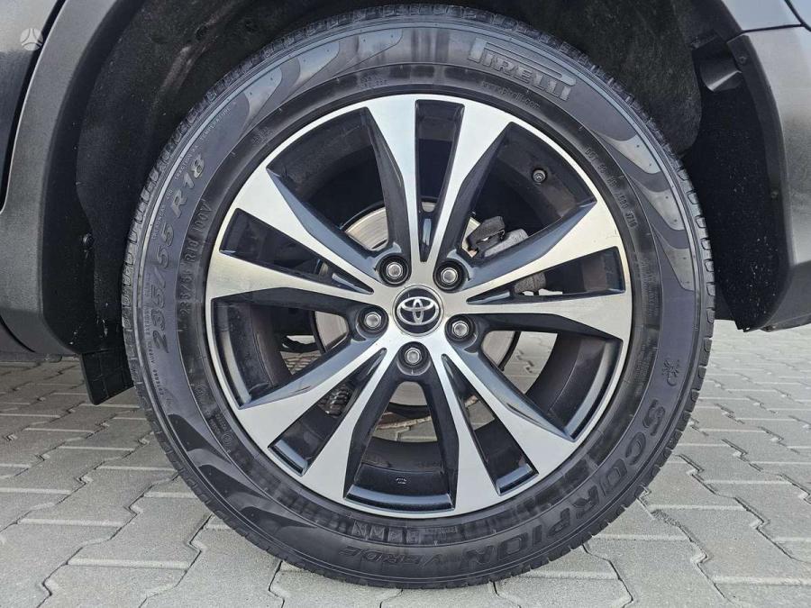 Black Toyota RAV4 2015 in Vilnius, with an engine capacity of 2.00 L and mileage of 171 thousand km for 13500 €, photo 10 on AUTOMOTO.COM.LV