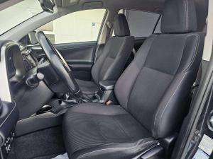 Black Toyota RAV4 2015 in Vilnius, with an engine capacity of 2.00 L and mileage of 171 thousand km for 13500 €, photo 11 on AUTOMOTO.COM.LV