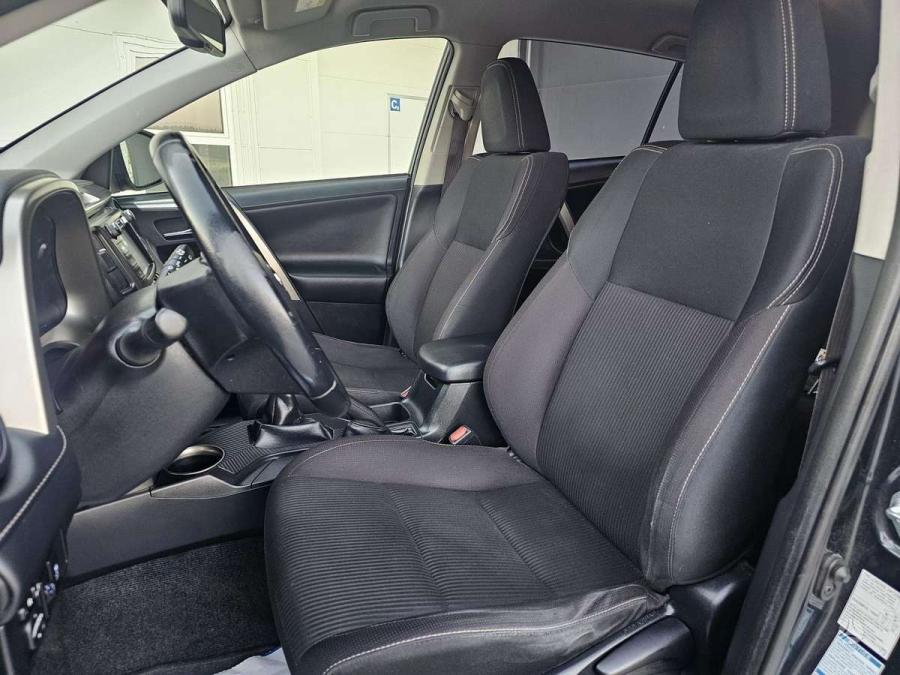 Black Toyota RAV4 2015 in Vilnius, with an engine capacity of 2.00 L and mileage of 171 thousand km for 13500 €, photo 11 on AUTOMOTO.COM.LV