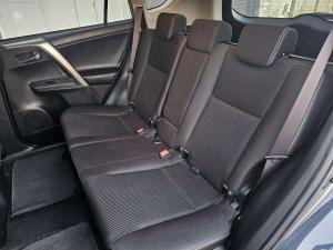 Black Toyota RAV4 2015 in Vilnius, with an engine capacity of 2.00 L and mileage of 171 thousand km for 13500 €, photo 13 on AUTOMOTO.COM.LV