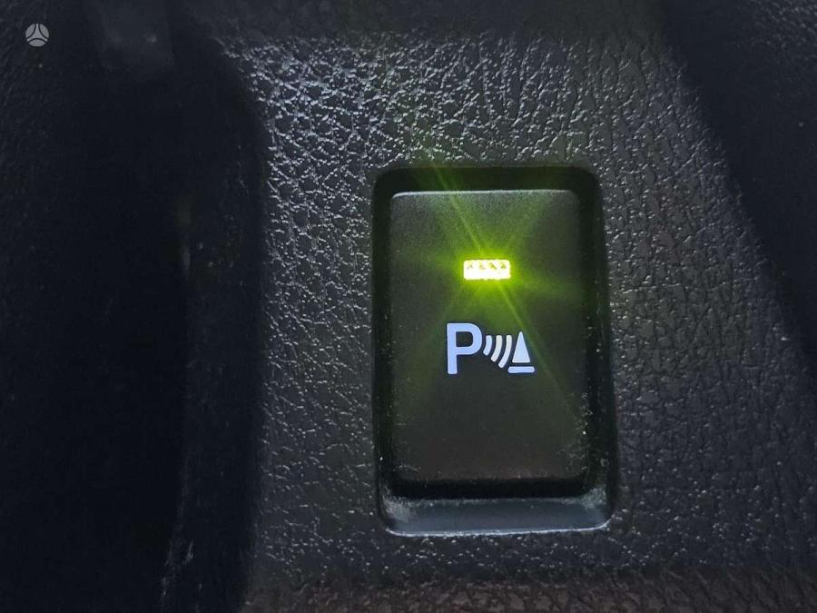 Black Toyota RAV4 2015 in Vilnius, with an engine capacity of 2.00 L and mileage of 171 thousand km for 13500 €, photo 16 on AUTOMOTO.COM.LV