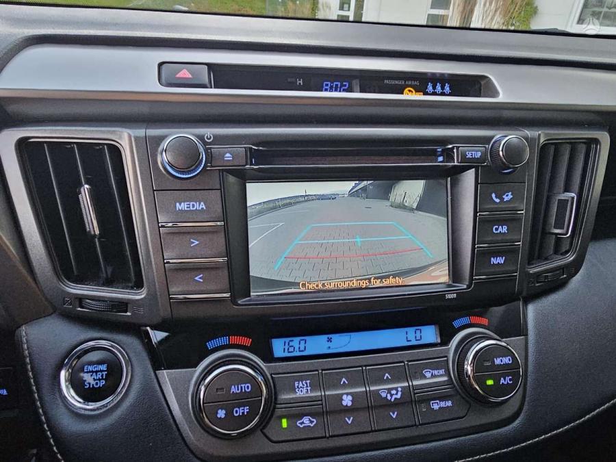 Black Toyota RAV4 2015 in Vilnius, with an engine capacity of 2.00 L and mileage of 171 thousand km for 13500 €, photo 19 on AUTOMOTO.COM.LV