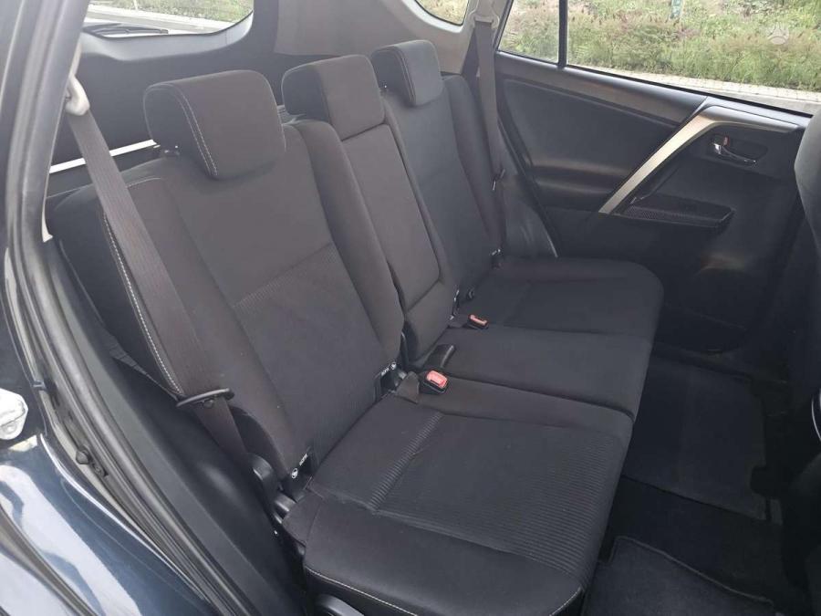 Black Toyota RAV4 2015 in Vilnius, with an engine capacity of 2.00 L and mileage of 171 thousand km for 13500 €, photo 21 on AUTOMOTO.COM.LV