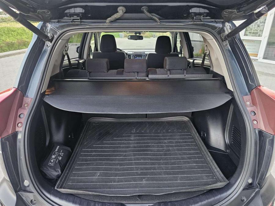 Black Toyota RAV4 2015 in Vilnius, with an engine capacity of 2.00 L and mileage of 171 thousand km for 13500 €, photo 22 on AUTOMOTO.COM.LV