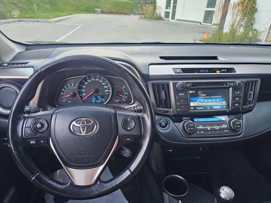 Black Toyota RAV4 2015 in Vilnius, with an engine capacity of 2.00 L and mileage of 171 thousand km for 13500 €, photo 24 on AUTOMOTO.COM.LV