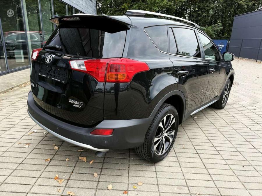 Melns Toyota RAV4 2015 Kauņa, ar dzinēja tilpumu 2.23 L un nobraukumu 127 tūkst. km par 14300 €, foto 4 vietnē AUTOMOTO.COM.LV