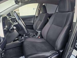 Melns Toyota RAV4 2015 Viļņa, ar dzinēja tilpumu 2.00 L un nobraukumu 171 tūkst. km par 11800 €, foto 11 vietnē AUTOMOTO.COM.LV