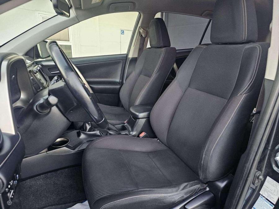 Melns Toyota RAV4 2015 Viļņa, ar dzinēja tilpumu 2.00 L un nobraukumu 171 tūkst. km par 11800 €, foto 11 vietnē AUTOMOTO.COM.LV