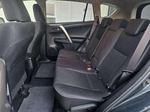 Melns Toyota RAV4 2015 Viļņa, ar dzinēja tilpumu 2.00 L un nobraukumu 171 tūkst. km par 11800 €, foto 12 vietnē AUTOMOTO.COM.LV