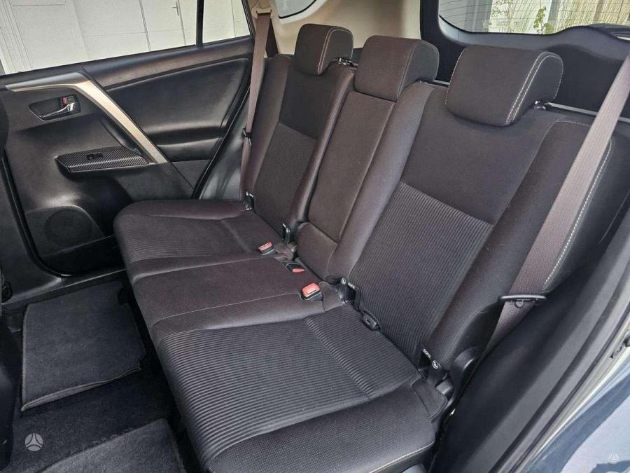 Melns Toyota RAV4 2015 Viļņa, ar dzinēja tilpumu 2.00 L un nobraukumu 171 tūkst. km par 11800 €, foto 13 vietnē AUTOMOTO.COM.LV