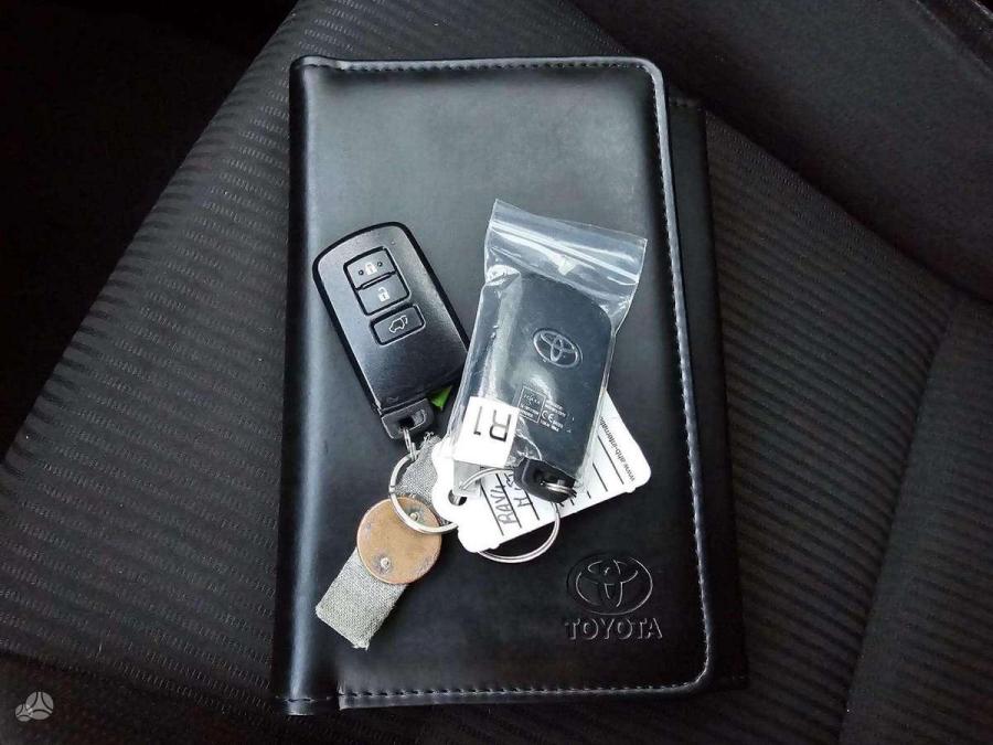 Melns Toyota RAV4 2015 Viļņa, ar dzinēja tilpumu 2.00 L un nobraukumu 171 tūkst. km par 11800 €, foto 17 vietnē AUTOMOTO.COM.LV