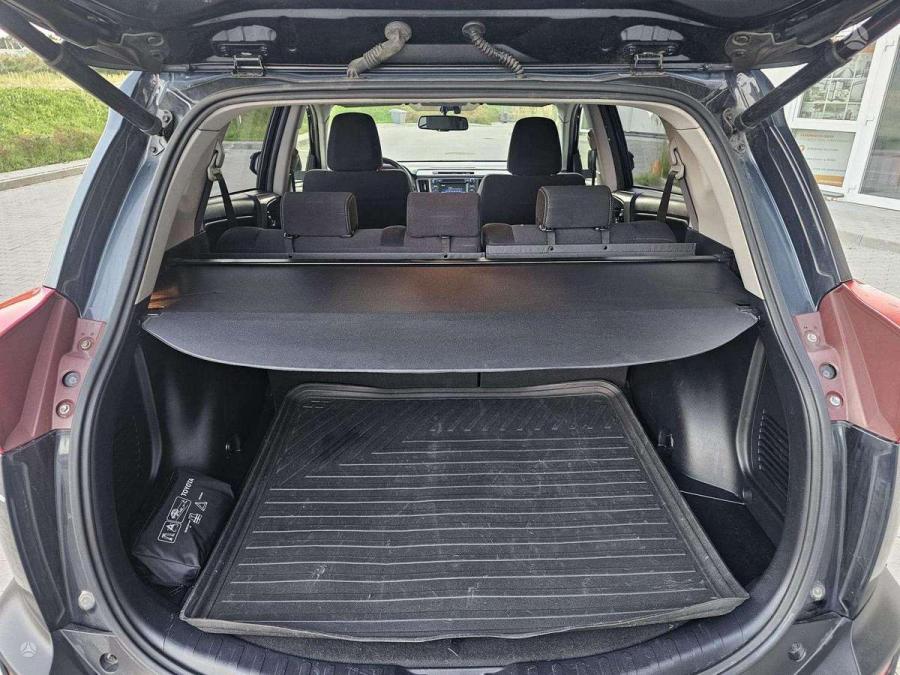 Melns Toyota RAV4 2015 Viļņa, ar dzinēja tilpumu 2.00 L un nobraukumu 171 tūkst. km par 11800 €, foto 22 vietnē AUTOMOTO.COM.LV