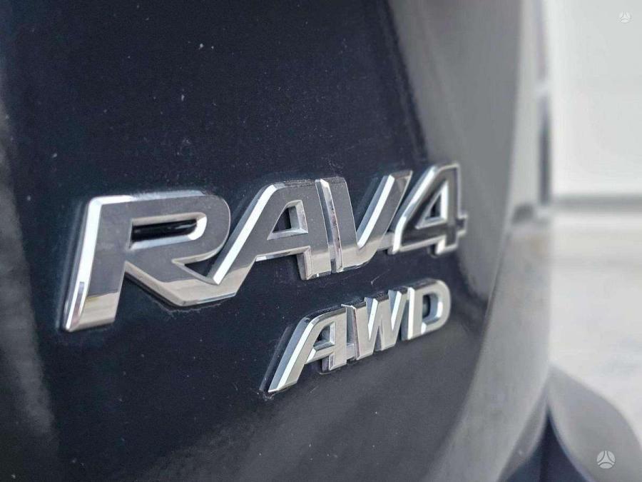 Melns Toyota RAV4 2015 Viļņa, ar dzinēja tilpumu 2.00 L un nobraukumu 171 tūkst. km par 11800 €, foto 27 vietnē AUTOMOTO.COM.LV