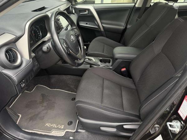 Melns Toyota RAV4 2016 Viļņa, ar dzinēja tilpumu 2.49 L un nobraukumu 173 tūkst. km par 17499 €, foto 11 vietnē AUTOMOTO.COM.LV