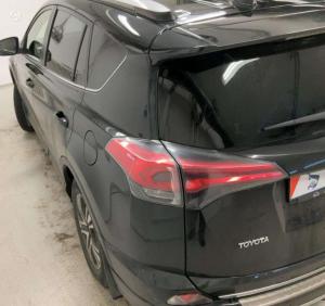 Melns Toyota RAV4 2016 Viļņa, ar dzinēja tilpumu 2.50 L un nobraukumu 200 tūkst. km par 14999 €, foto 11 vietnē AUTOMOTO.COM.LV
