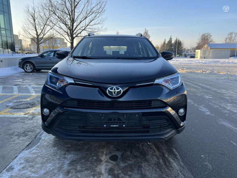 Melns Toyota RAV4 2016 Panevēža, ar dzinēja tilpumu 2.00 L un nobraukumu 222 tūkst. km par 11250 €, foto 4 vietnē AUTOMOTO.COM.LV