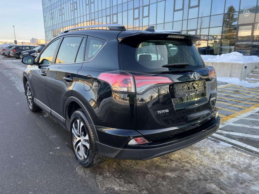 Melns Toyota RAV4 2016 Panevēža, ar dzinēja tilpumu 2.00 L un nobraukumu 222 tūkst. km par 11250 €, foto 11 vietnē AUTOMOTO.COM.LV