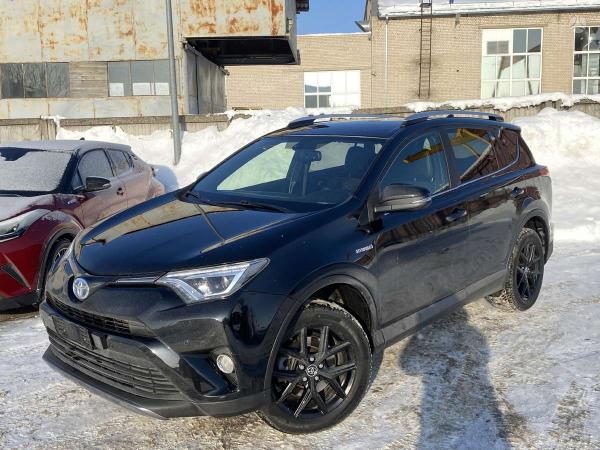 Black Toyota RAV4 2016 in Vilnius, with an engine capacity of 2.49 L and mileage of 124 thousand km for 17000 €, photo 2 on AUTOMOTO.COM.LV
