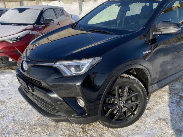 Black Toyota RAV4 2016 in Vilnius, with an engine capacity of 2.49 L and mileage of 124 thousand km for 17000 €, photo 3 on AUTOMOTO.COM.LV