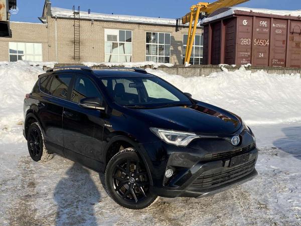 Black Toyota RAV4 2016 in Vilnius, with an engine capacity of 2.49 L and mileage of 124 thousand km for 17000 €, photo 5 on AUTOMOTO.COM.LV