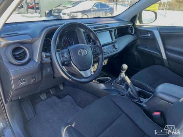 Black Toyota RAV4 2016 in Taurage, with an engine capacity of 2.00 L and mileage of 231 thousand km for 11900 €, photo 10 on AUTOMOTO.COM.LV