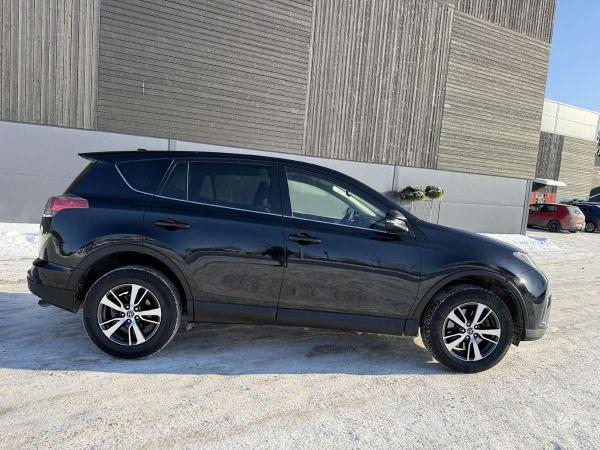 Melns Toyota RAV4 2016 Šauļi, ar dzinēja tilpumu 2.00 L un nobraukumu 164 tūkst. km par 12400 €, foto 4 vietnē AUTOMOTO.COM.LV