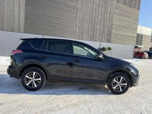 Black Toyota RAV4 2016 in Siauliai, with an engine capacity of 2.00 L and mileage of 164 thousand km for 12400 €, photo 4 on AUTOMOTO.COM.LV