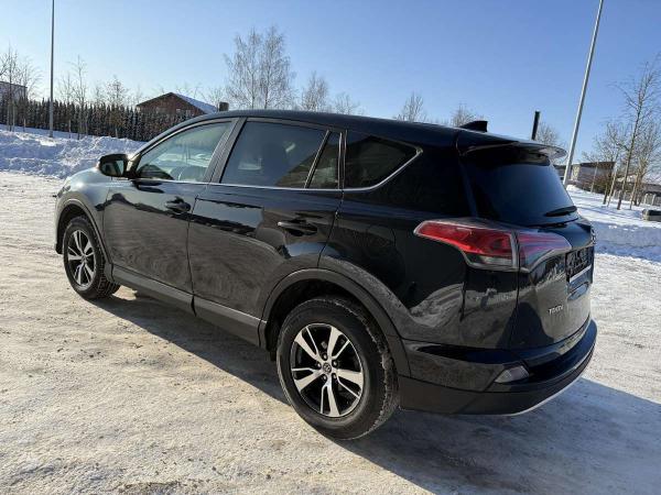 Melns Toyota RAV4 2016 Šauļi, ar dzinēja tilpumu 2.00 L un nobraukumu 164 tūkst. km par 12400 €, foto 5 vietnē AUTOMOTO.COM.LV