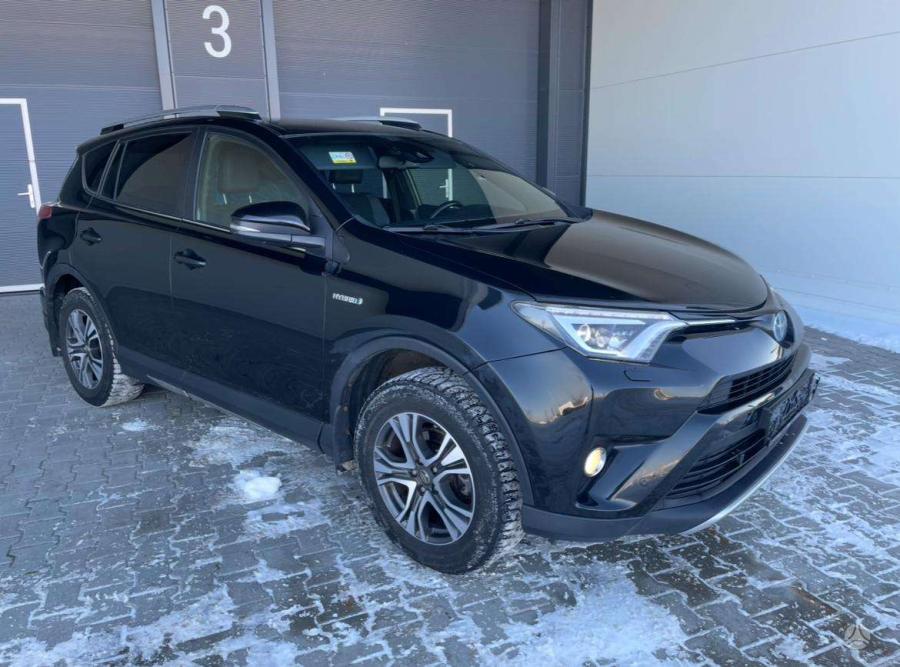 Melns Toyota RAV4 2016 Viļņa, ar dzinēja tilpumu 2.50 L un nobraukumu 200 tūkst. km par 14999 €, foto 1 vietnē AUTOMOTO.COM.LV