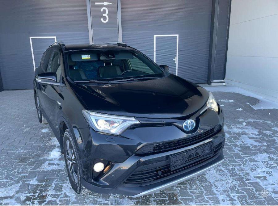 Melns Toyota RAV4 2016 Viļņa, ar dzinēja tilpumu 2.50 L un nobraukumu 200 tūkst. km par 14999 €, foto 2 vietnē AUTOMOTO.COM.LV