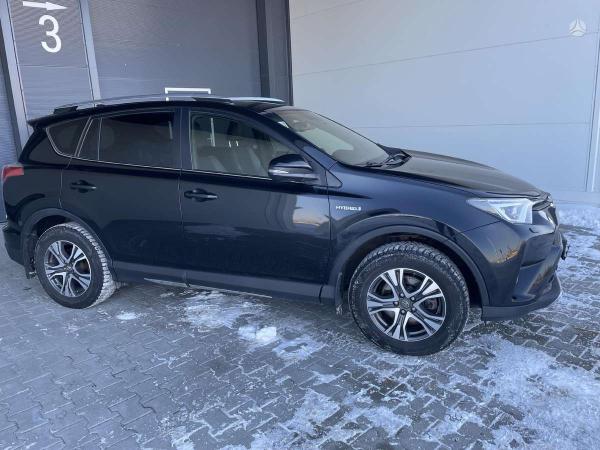 Melns Toyota RAV4 2016 Viļņa, ar dzinēja tilpumu 2.50 L un nobraukumu 200 tūkst. km par 14999 €, foto 3 vietnē AUTOMOTO.COM.LV