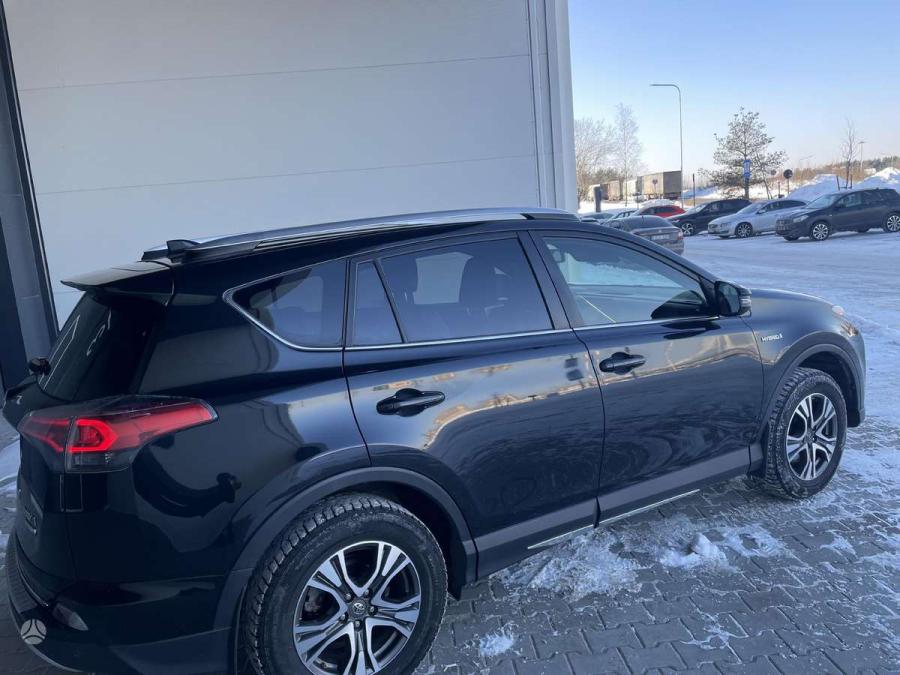 Melns Toyota RAV4 2016 Viļņa, ar dzinēja tilpumu 2.50 L un nobraukumu 200 tūkst. km par 14999 €, foto 5 vietnē AUTOMOTO.COM.LV