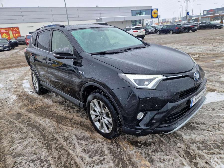 Black Toyota RAV4 2016 in Kaunas, with an engine capacity of 2.49 L and mileage of 197 thousand km for 10600 €, photo 1 on AUTOMOTO.COM.LV