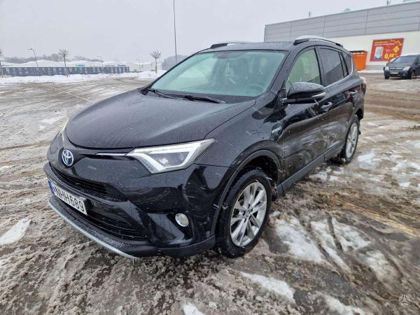 Black Toyota RAV4 2016 in Kaunas, with an engine capacity of 2.49 L and mileage of 197 thousand km for 10600 €, photo 2 on AUTOMOTO.COM.LV
