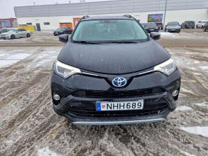Black Toyota RAV4 2016 in Kaunas, with an engine capacity of 2.49 L and mileage of 197 thousand km for 10600 €, photo 3 on AUTOMOTO.COM.LV