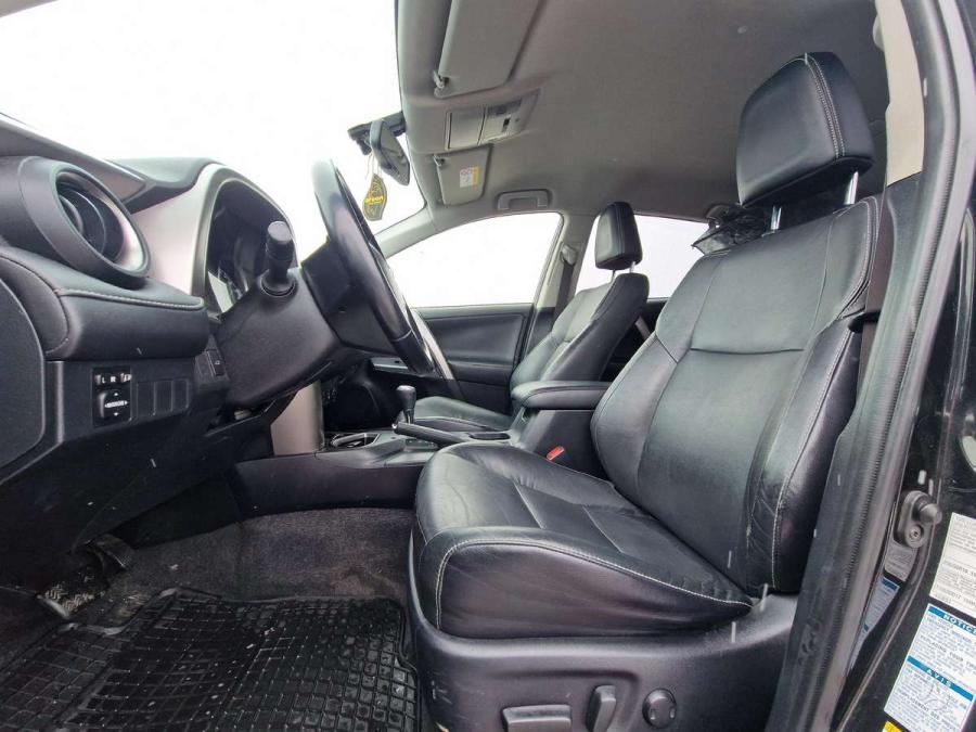 Black Toyota RAV4 2016 in Kaunas, with an engine capacity of 2.49 L and mileage of 197 thousand km for 10600 €, photo 12 on AUTOMOTO.COM.LV