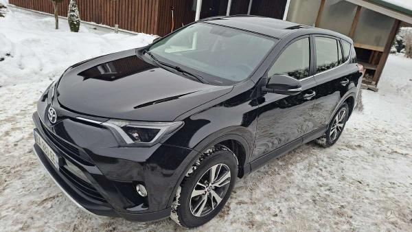 Black Toyota RAV4 2016 in Kaunas, with an engine capacity of 2.00 L and mileage of 188 thousand km for 12750 €, photo 1 on AUTOMOTO.COM.LV