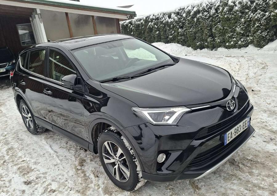 Black Toyota RAV4 2016 in Kaunas, with an engine capacity of 2.00 L and mileage of 188 thousand km for 12750 €, photo 2 on AUTOMOTO.COM.LV
