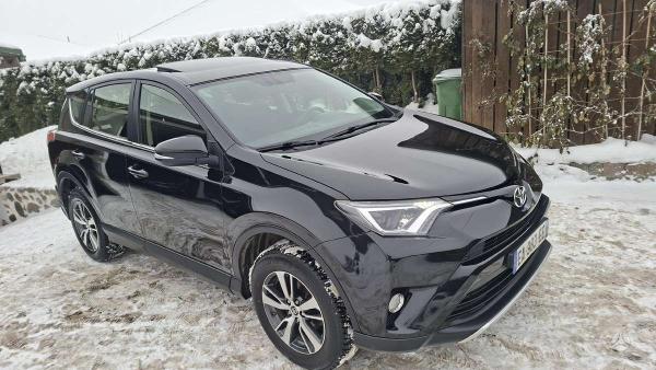Black Toyota RAV4 2016 in Kaunas, with an engine capacity of 2.00 L and mileage of 188 thousand km for 12750 €, photo 7 on AUTOMOTO.COM.LV