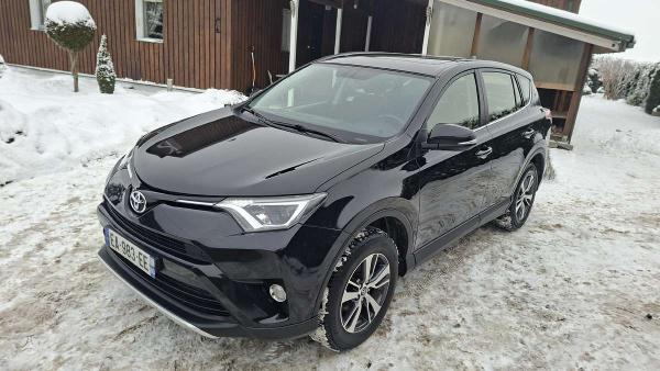 Black Toyota RAV4 2016 in Kaunas, with an engine capacity of 2.00 L and mileage of 188 thousand km for 12750 €, photo 8 on AUTOMOTO.COM.LV