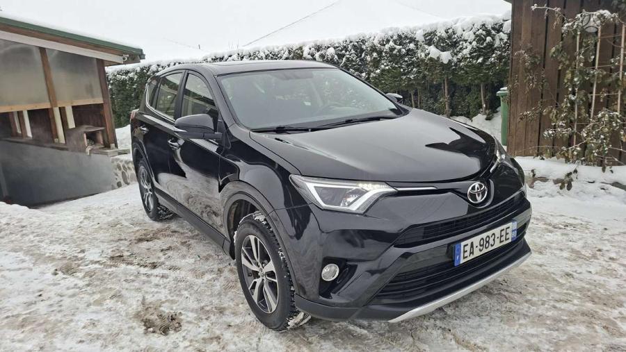 Black Toyota RAV4 2016 in Kaunas, with an engine capacity of 2.00 L and mileage of 188 thousand km for 12750 €, photo 15 on AUTOMOTO.COM.LV