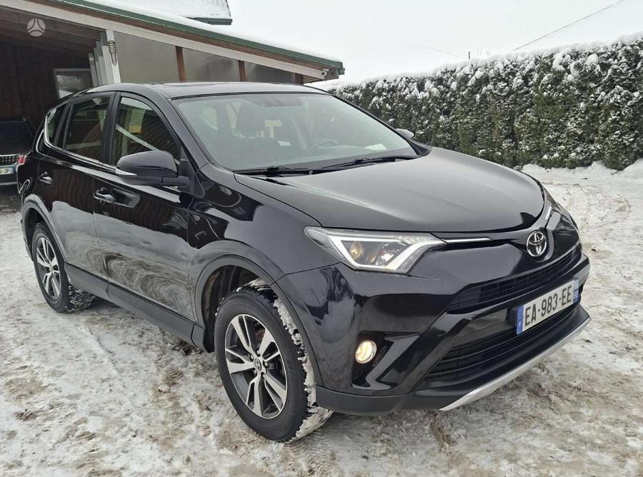 Black Toyota RAV4 2016 in Kaunas, with an engine capacity of 2.00 L and mileage of 188 thousand km for 12750 €, photo 32 on AUTOMOTO.COM.LV