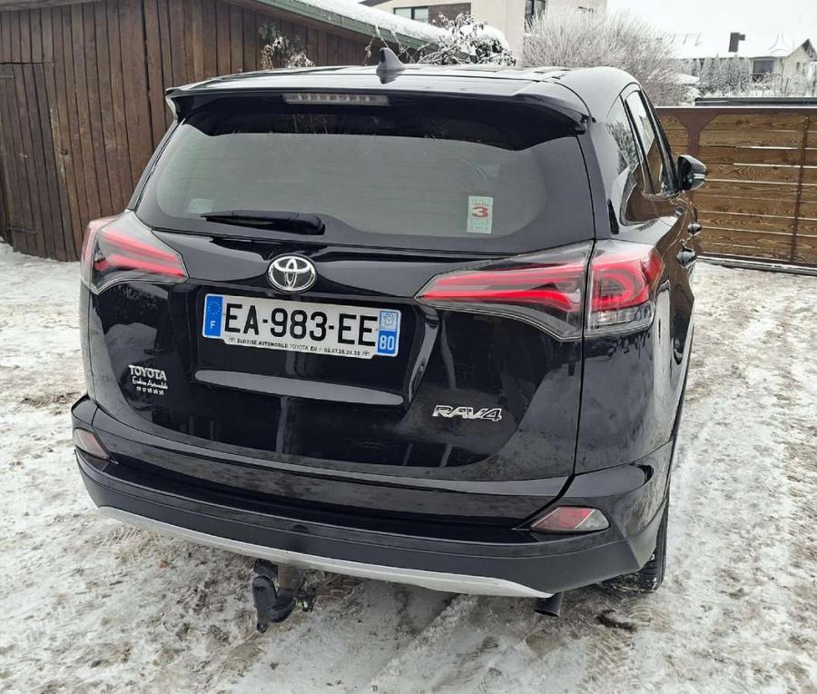 Black Toyota RAV4 2016 in Kaunas, with an engine capacity of 2.00 L and mileage of 188 thousand km for 12750 €, photo 37 on AUTOMOTO.COM.LV