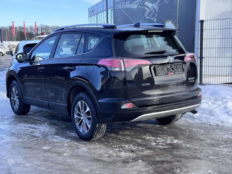 Melns Toyota RAV4 2016 Viļņa, ar dzinēja tilpumu 2.49 L un nobraukumu 205 tūkst. km par 17350 €, foto 4 vietnē AUTOMOTO.COM.LV