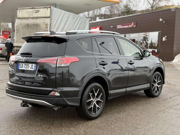 Black Toyota RAV4 2016 in Taurage, with an engine capacity of 2.00 L and mileage of 187 thousand km for 12000 €, photo 6 on AUTOMOTO.COM.LV