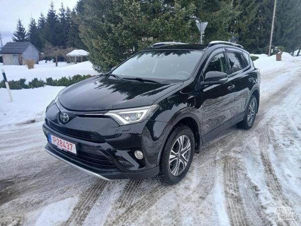 Black Toyota RAV4 2016 in Klaipeda, with an engine capacity of 2.00 L and mileage of 266 thousand km for 11999 €, photo 1 on AUTOMOTO.COM.LV