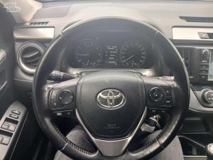 Black Toyota RAV4 2016 in Klaipeda, with an engine capacity of 2.00 L and mileage of 266 thousand km for 11999 €, photo 10 on AUTOMOTO.COM.LV