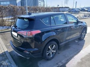 Black Toyota RAV4 2016 in Vilnius, with an engine capacity of 2.00 L and mileage of 183 thousand km for 13850 €, photo 4 on AUTOMOTO.COM.LV
